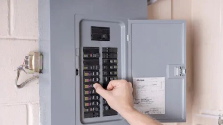 Breaker Panel vs Fuse Box: Differences, Uses & Pros/Cons - KDM Steel