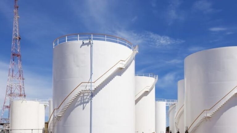 Fixed Roof vs Floating Roof Tank: Key Differences Explained - KDM Steel